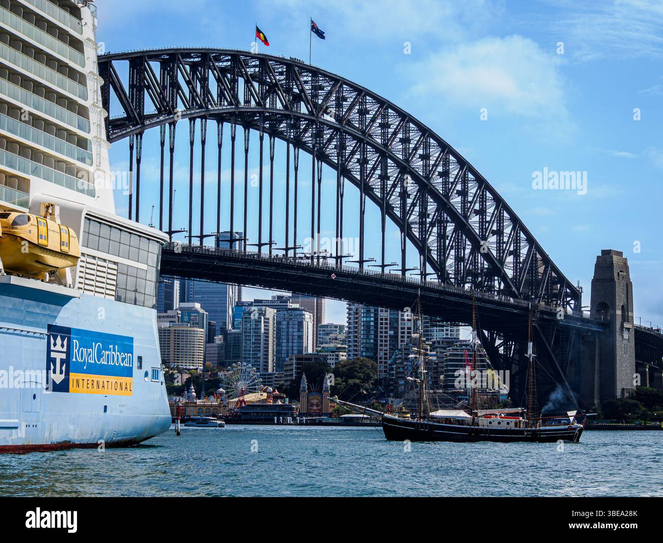 he cruise ship Ovation of the Seas before the Harbor Bridge, Sydney ...