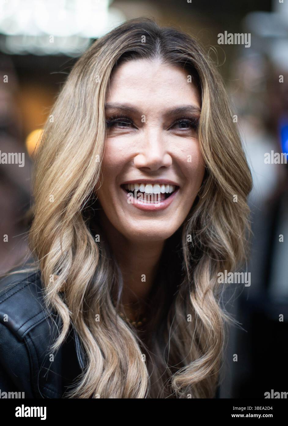 Delta goodrem surprises commuters hi-res stock photography and images ...