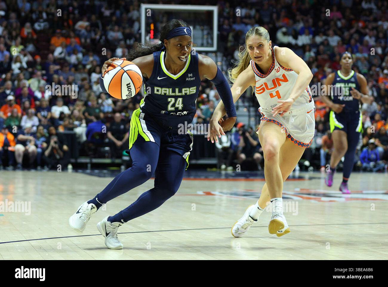 UNCASVILLE, CT - MAY 27: Dallas Wings guard Arike Ogunbowale (24 ...