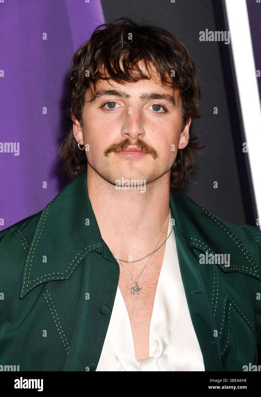 Benson Boone arrives at the 2025 American Music Awards at Fontainebleau ...