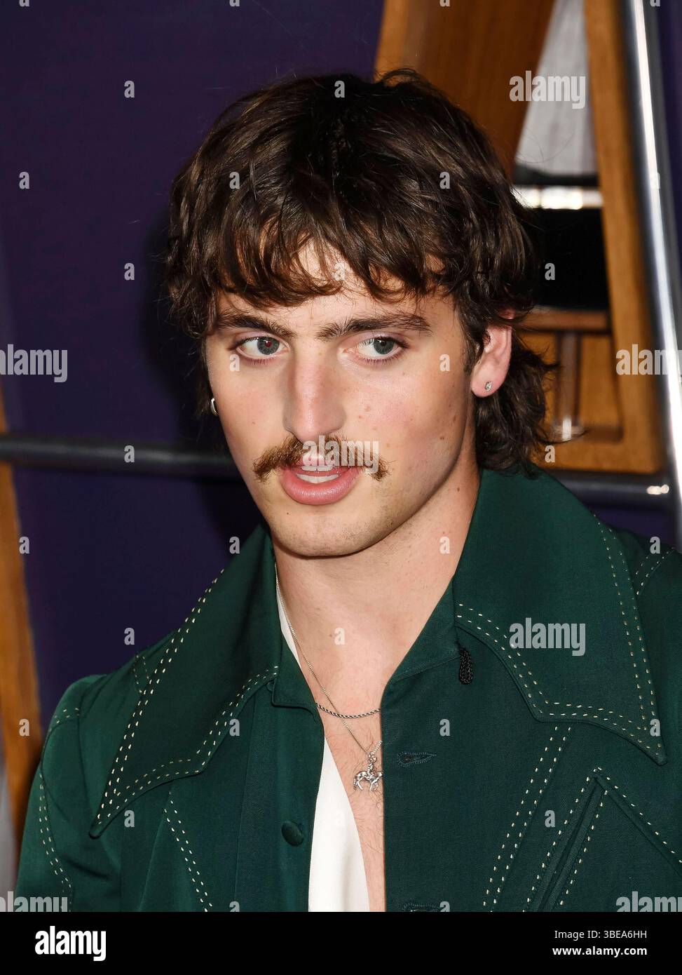 Benson Boone arrives at the 2025 American Music Awards at Fontainebleau ...