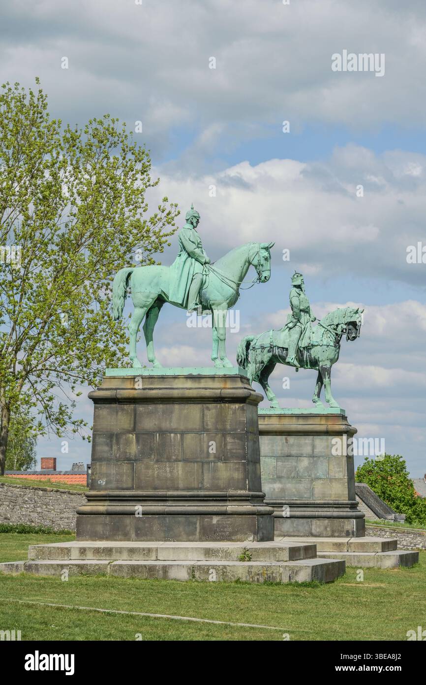 Reiterdenkmal Kaiser Wilhelm I., Kaiser Friedrich Barbarossa ...