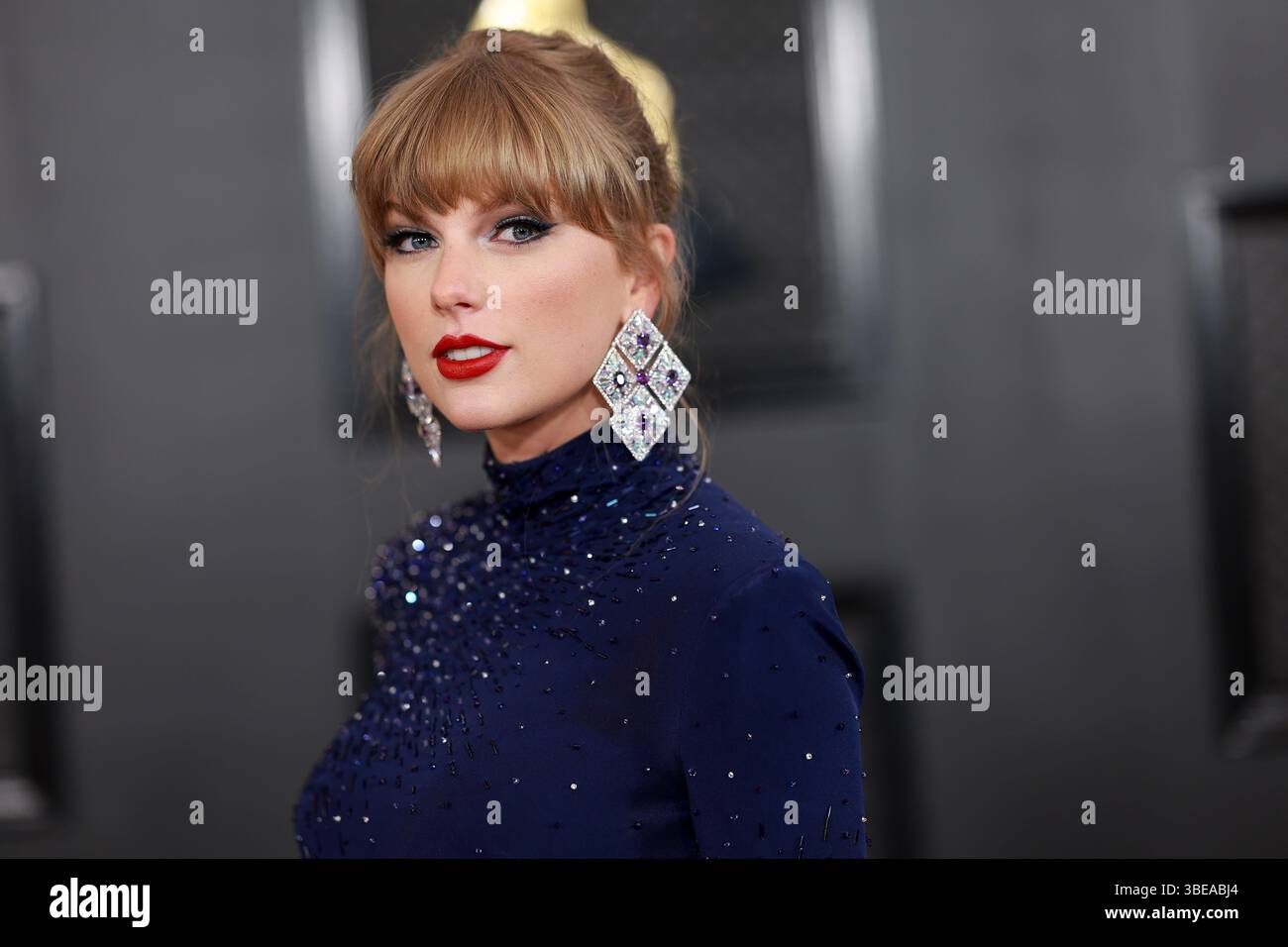Taylor swift 2023 headshot hi-res stock photography and images - Alamy