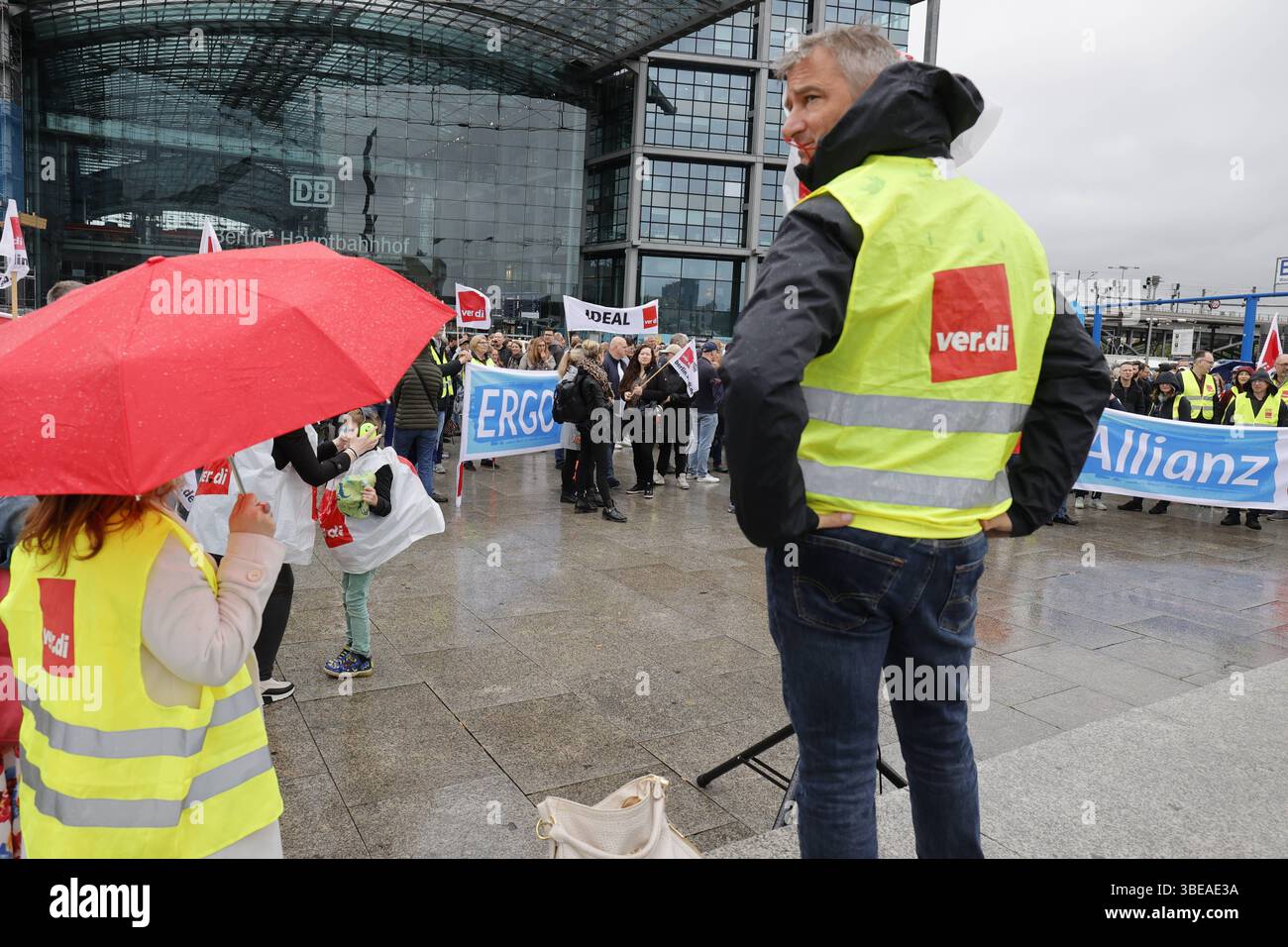 Deutschland, Berlin, Washingtonplatz, Warnstreik Arbeitgeberverband ...