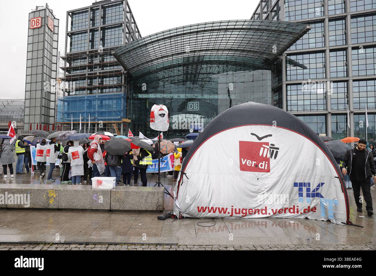 Deutschland, Berlin, Washingtonplatz, Warnstreik Arbeitgeberverband ...