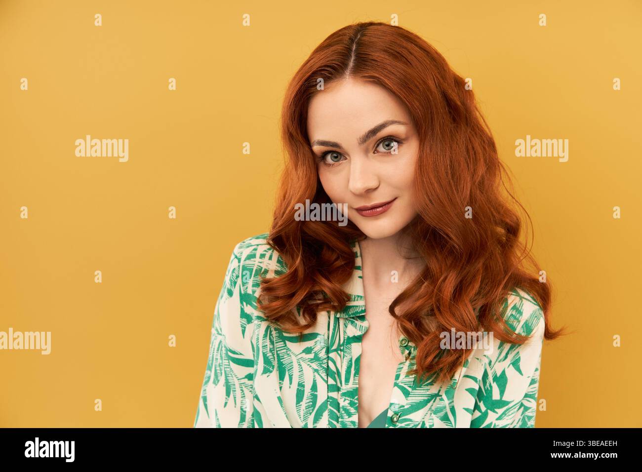 Woman in chic flowing outfit hi-res stock photography and images - Alamy