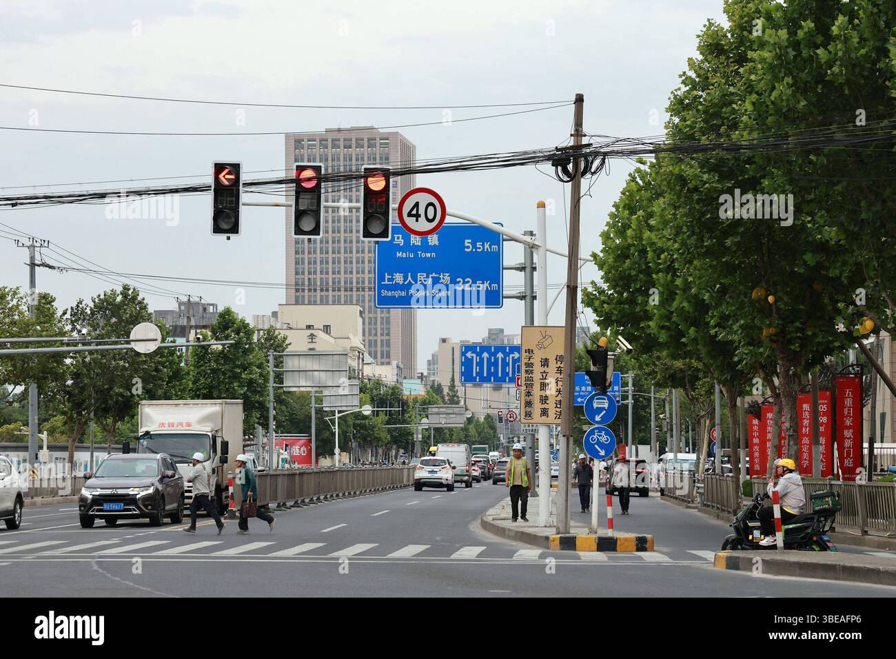 Blick in den Huyi Highway, Jiading, Shanghai, China,. 28.05.2025 ...