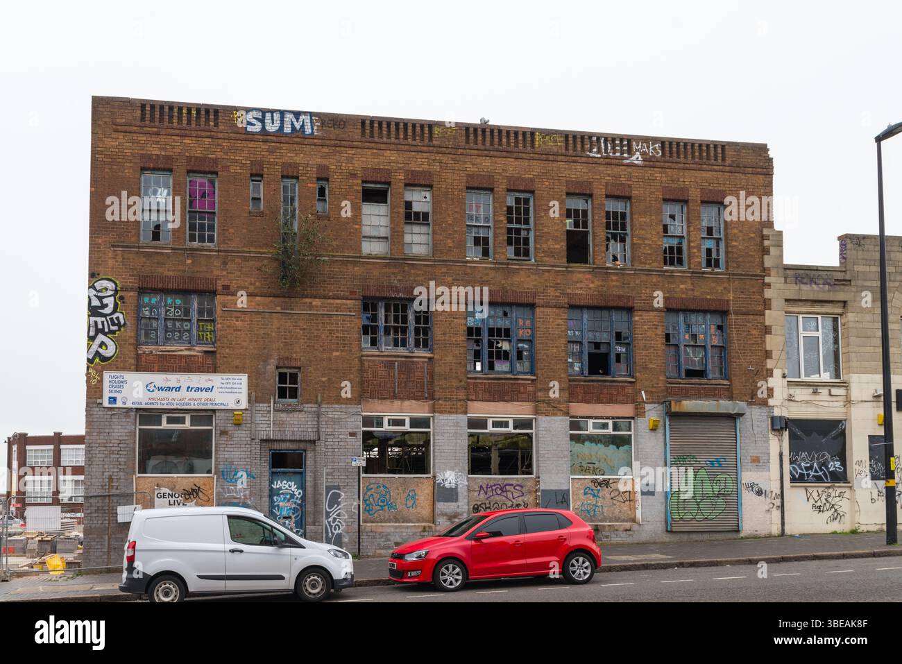 Derelict factory buildings in Digbeth, Birmingham Stock Photo - Alamy
