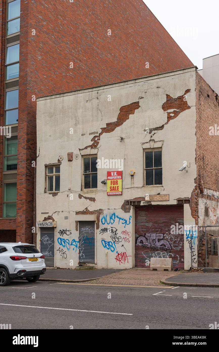 Derelict factory buildings in Digbeth, Birmingham Stock Photo - Alamy