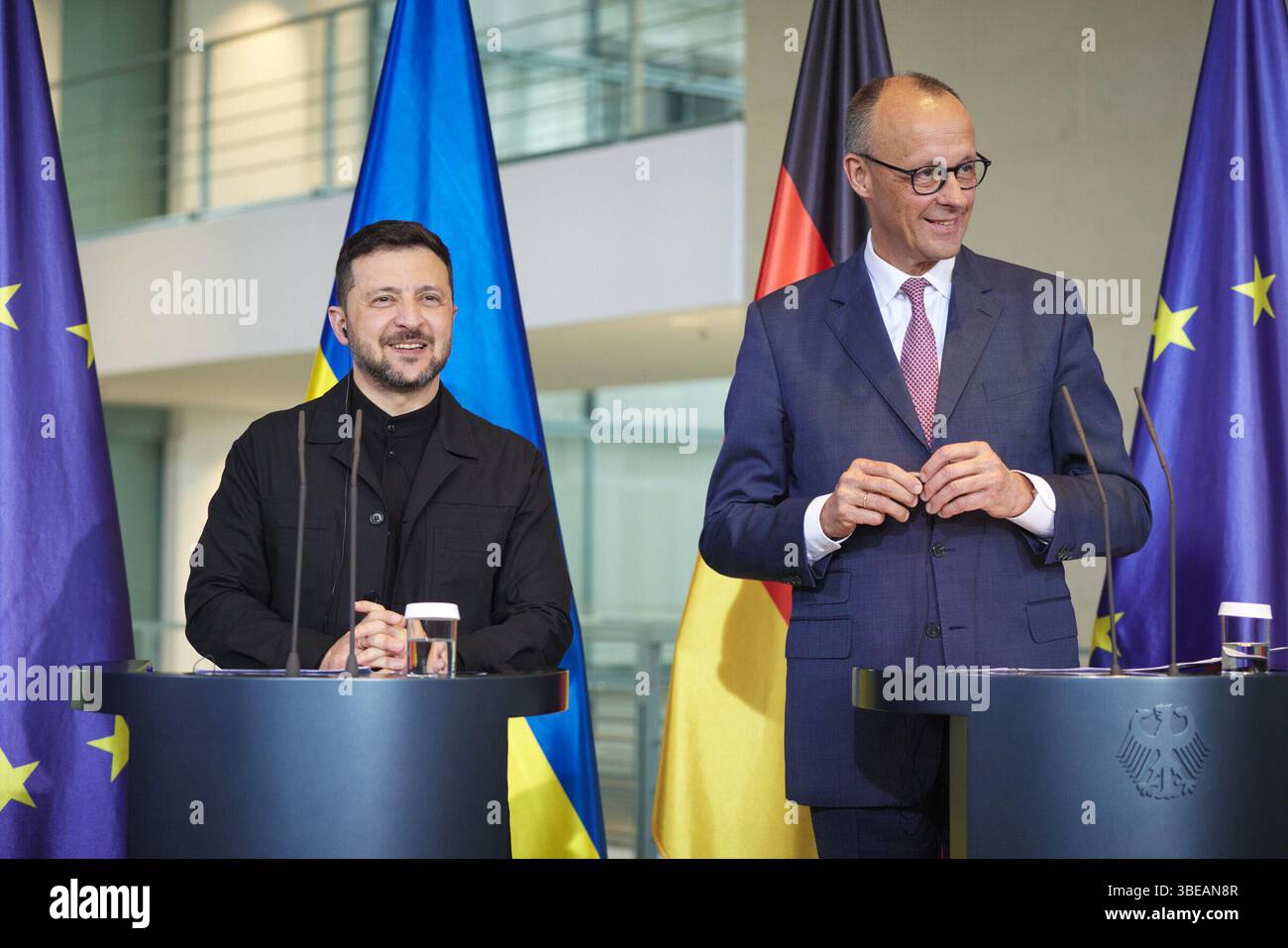 Chancellor Friedrich MERZ receives President Volodymyr Selenskyj in ...