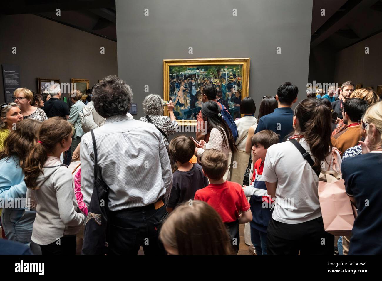 Tourist hell - Crowds of people piling up to see a masterpiece, Musée d ...
