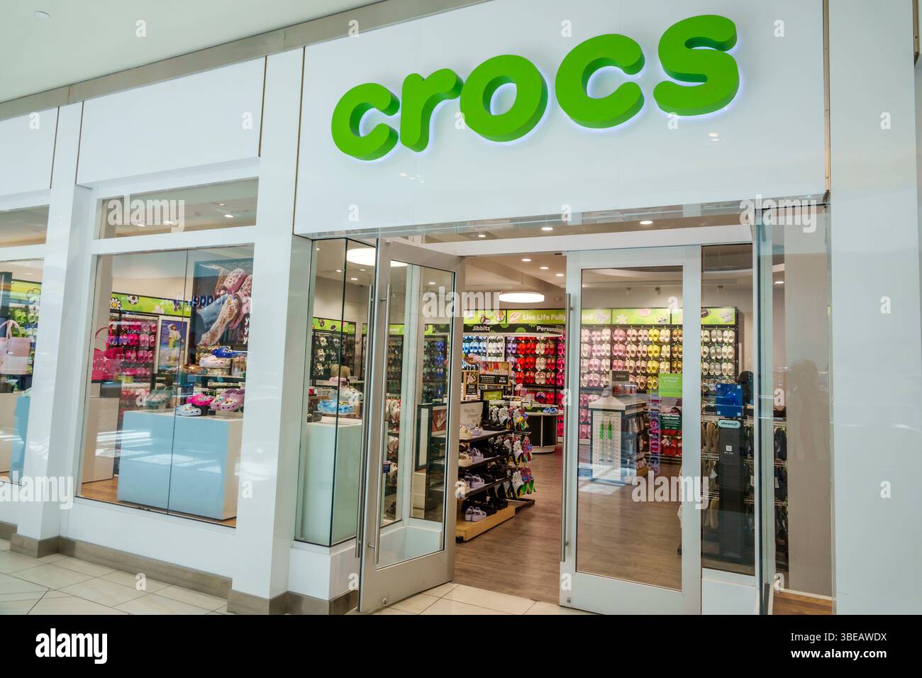 Wall of crocs in multiple colors hi-res stock photography and images ...