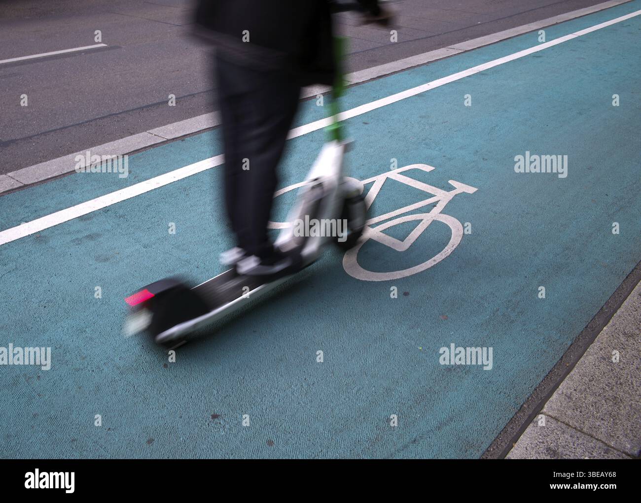 Scooter, e-scooter, electric scooter, scooter, on cycle path, pictogram ...