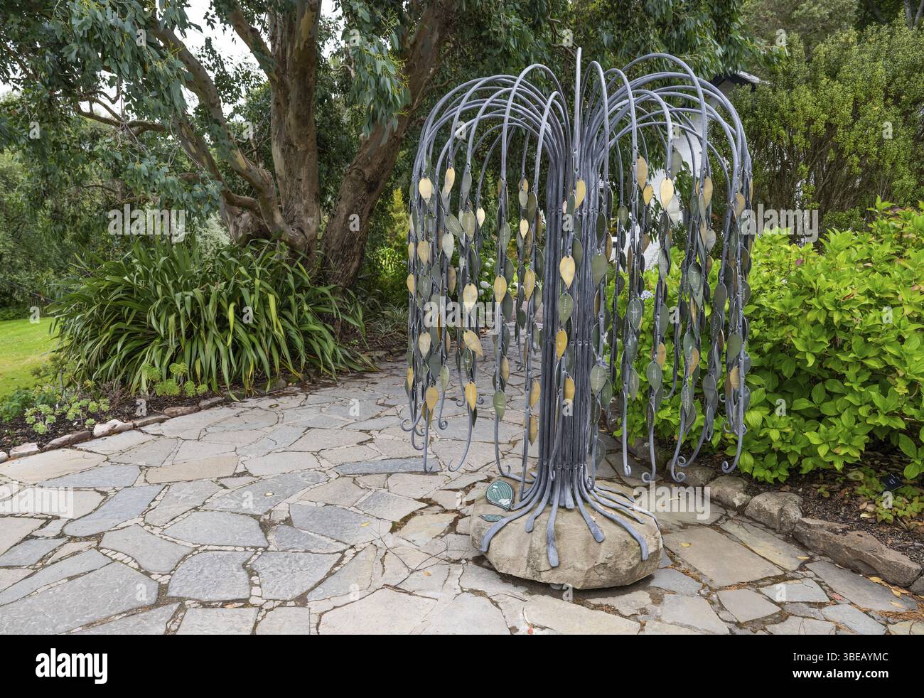 Tree sculpture, Inverewe Gardens, Osgood Mackenzie, Poolewe, Loch Ewe ...