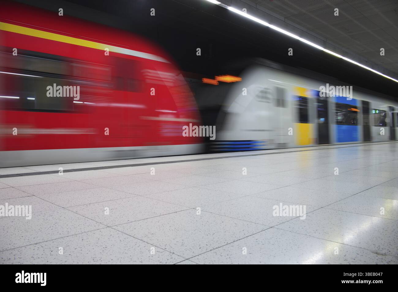 Underground arriving S-Bahn, train, class 420 in traffic red, coupled ...