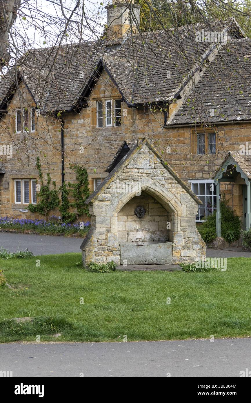 Honey-coloured house, Lower Slaughter, The Cotswolds, Gloucestershire ...