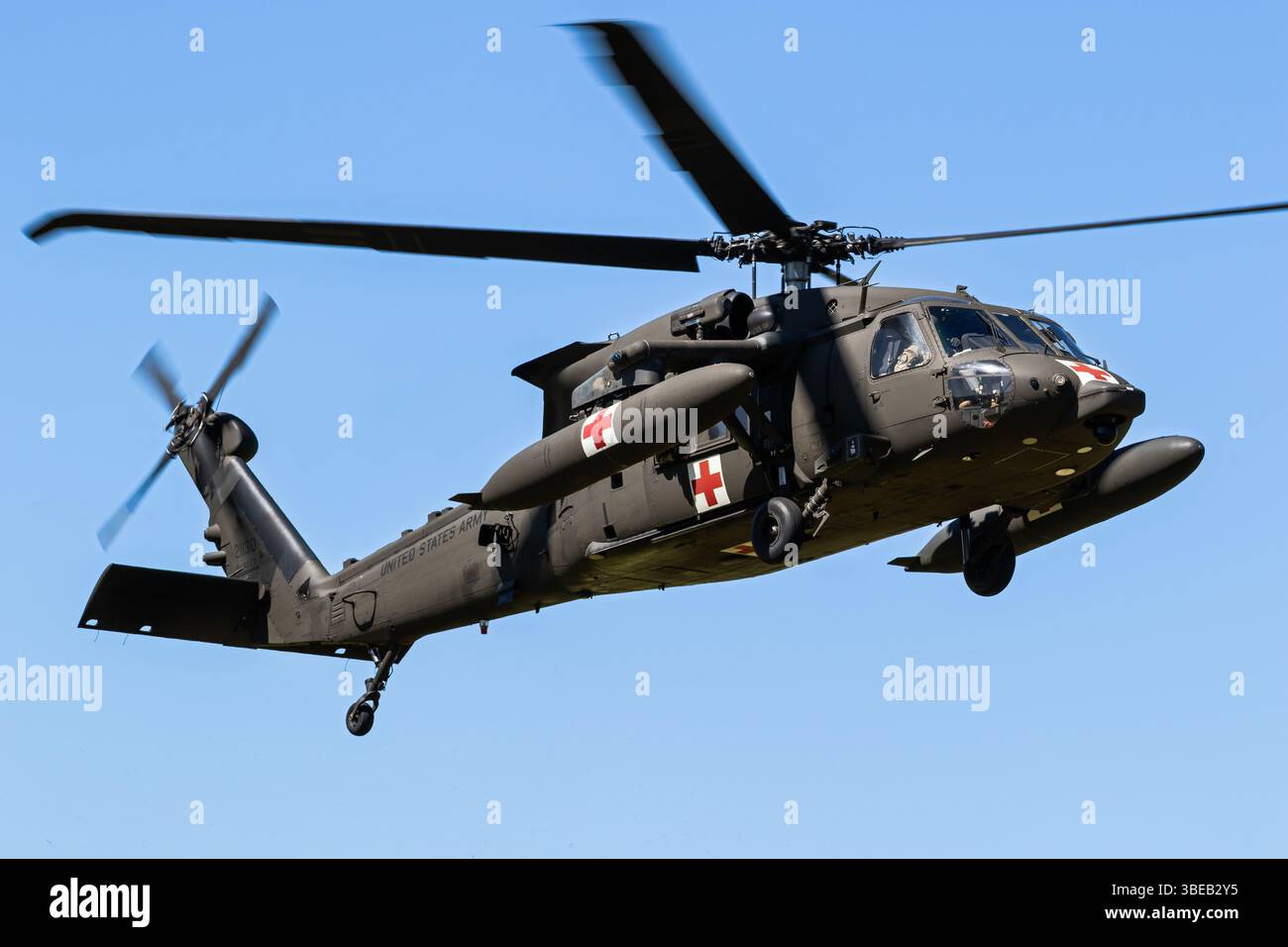 US Army Sikorsky HH-60M Blackhawk medevac helicopter arriving at ...