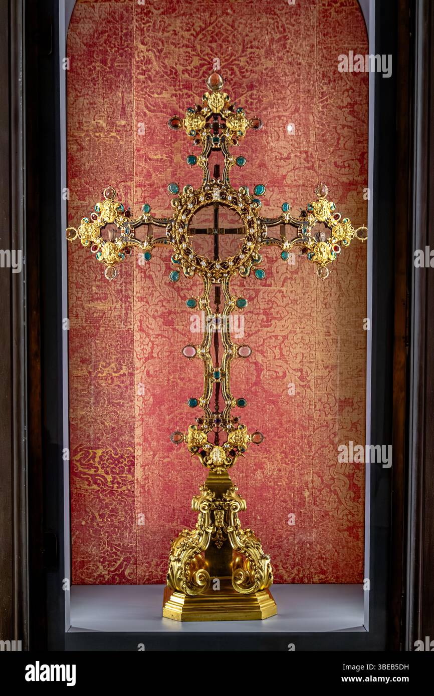 The Grand Duchess’ Crucifix on display in the Museo dell'Opera del ...