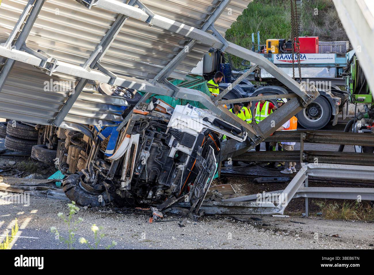 Workers remove the truck from the scene of the accident at kilometer 18 ...