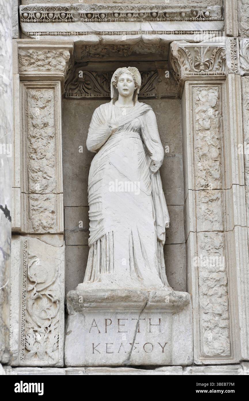 Statue of a female figure hi-res stock photography and images - Alamy