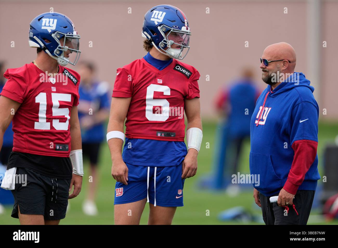 New York Giants head coach Brian Daboll, right, and quarterback Tommy ...