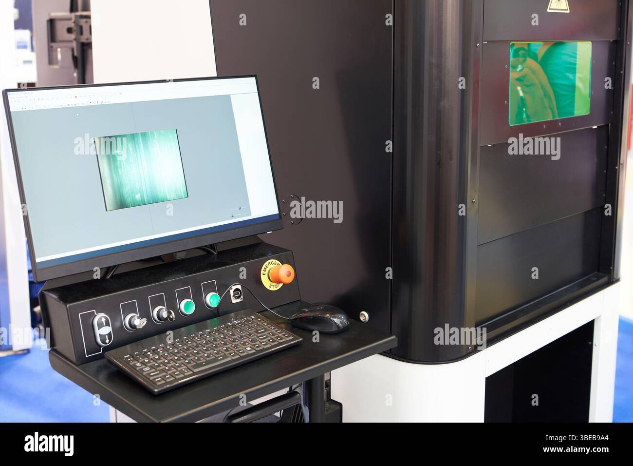 Workstation for high-precision laser welding, cutting and ...