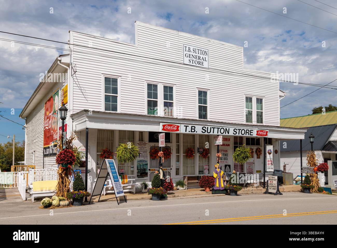 Old fashioned general store sign hi-res stock photography and images ...