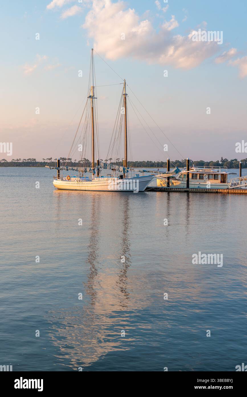 Shallow draft boat hi-res stock photography and images - Alamy