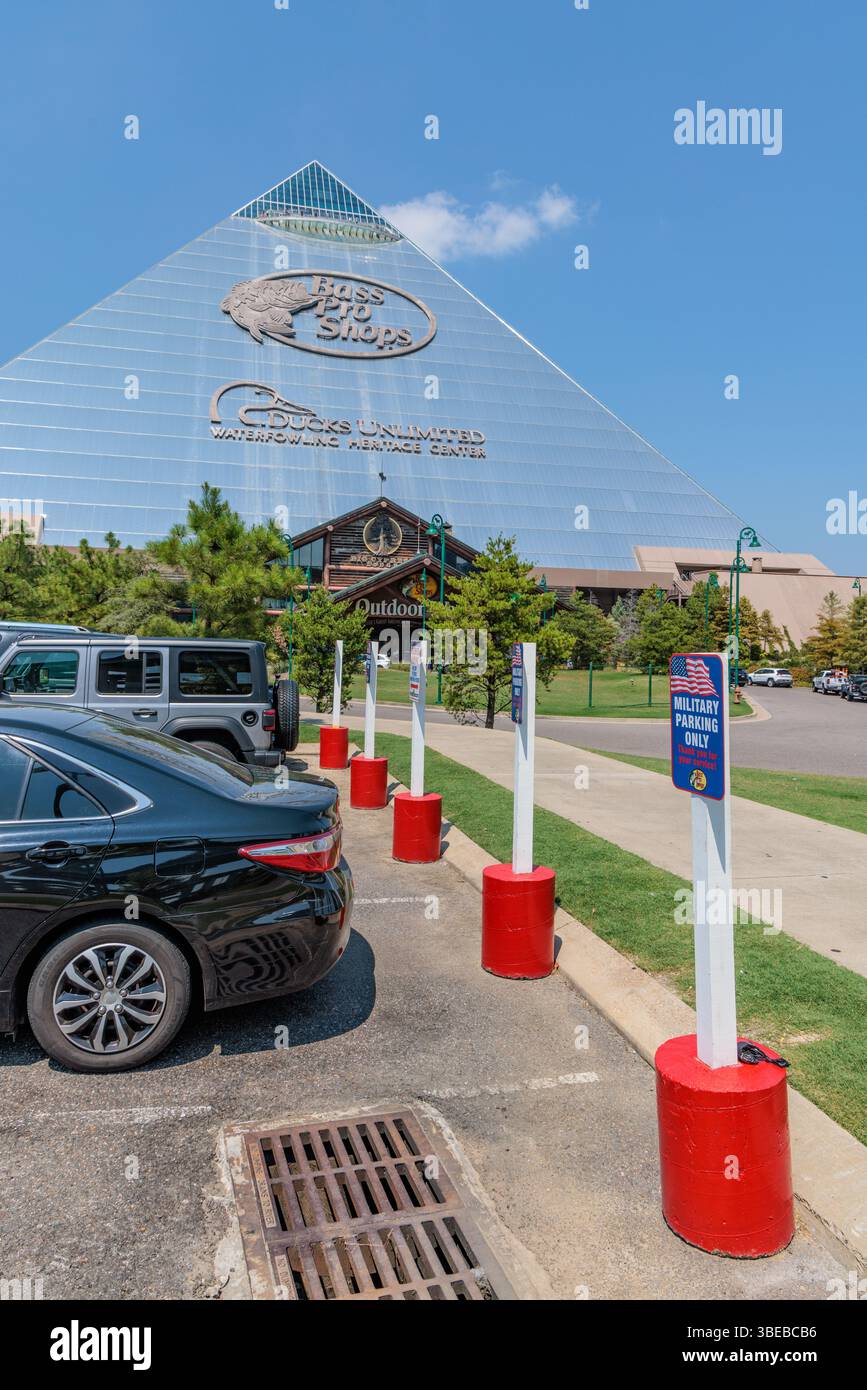 Bass Pro Shops shows respect for the US Military by reserving parking ...