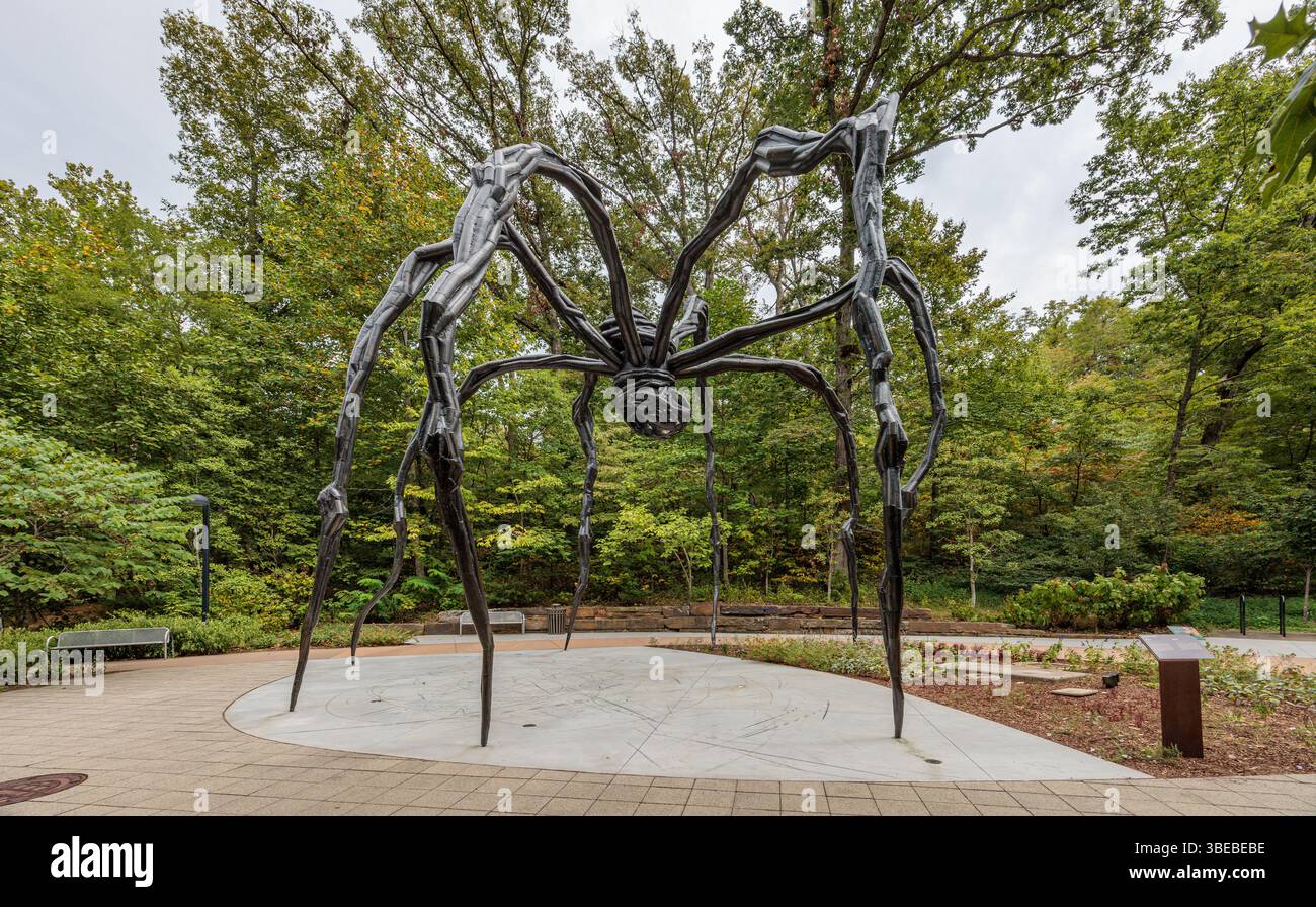 Maman sculpture by Louise Bourgeois in the Crystal Bridges Museum of ...