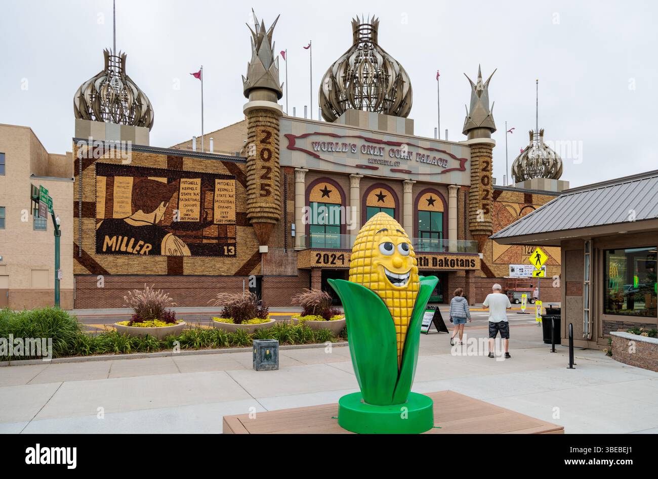 Corn on the Cob statue in front of the exterior of the World's Only ...