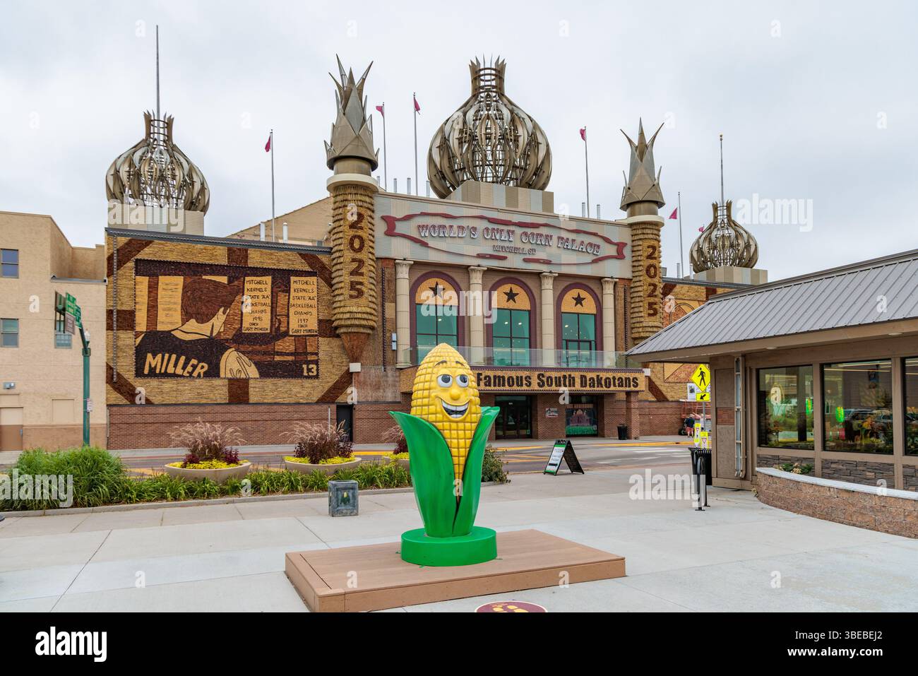 Corn on the Cob statue in front of the exterior of the World's Only ...
