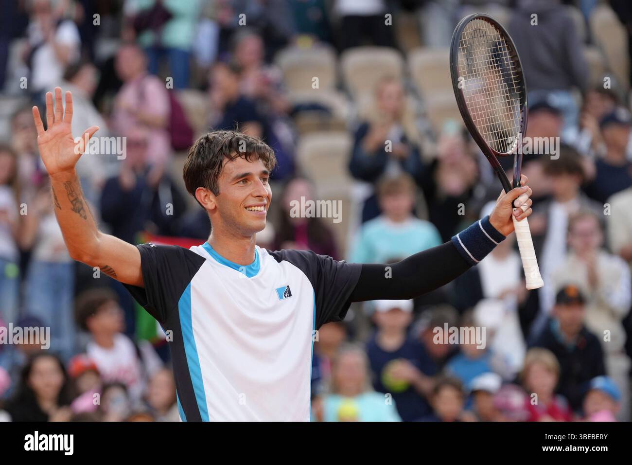 Italy's Matteo Gigante celebrates beating Greece's Stefanos Tsitsipas ...