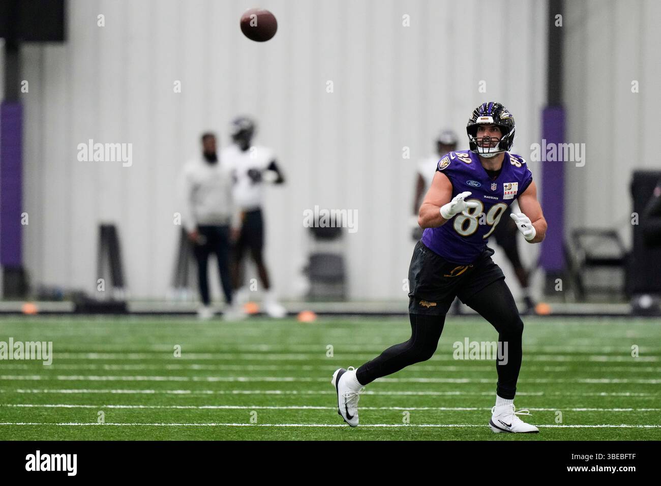 Baltimore Ravens tight end Mark Andrews (89) works out during an NFL ...