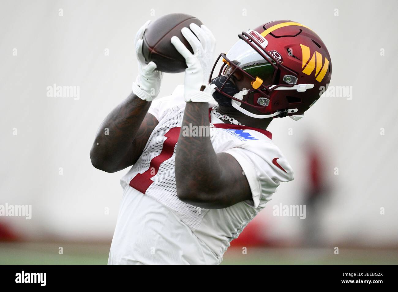 Washington Commanders wide receiver Deebo Samuel Sr. (1) works out ...