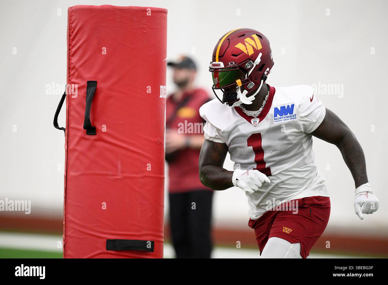 Washington Commanders wide receiver Deebo Samuel Sr. (1) works out ...