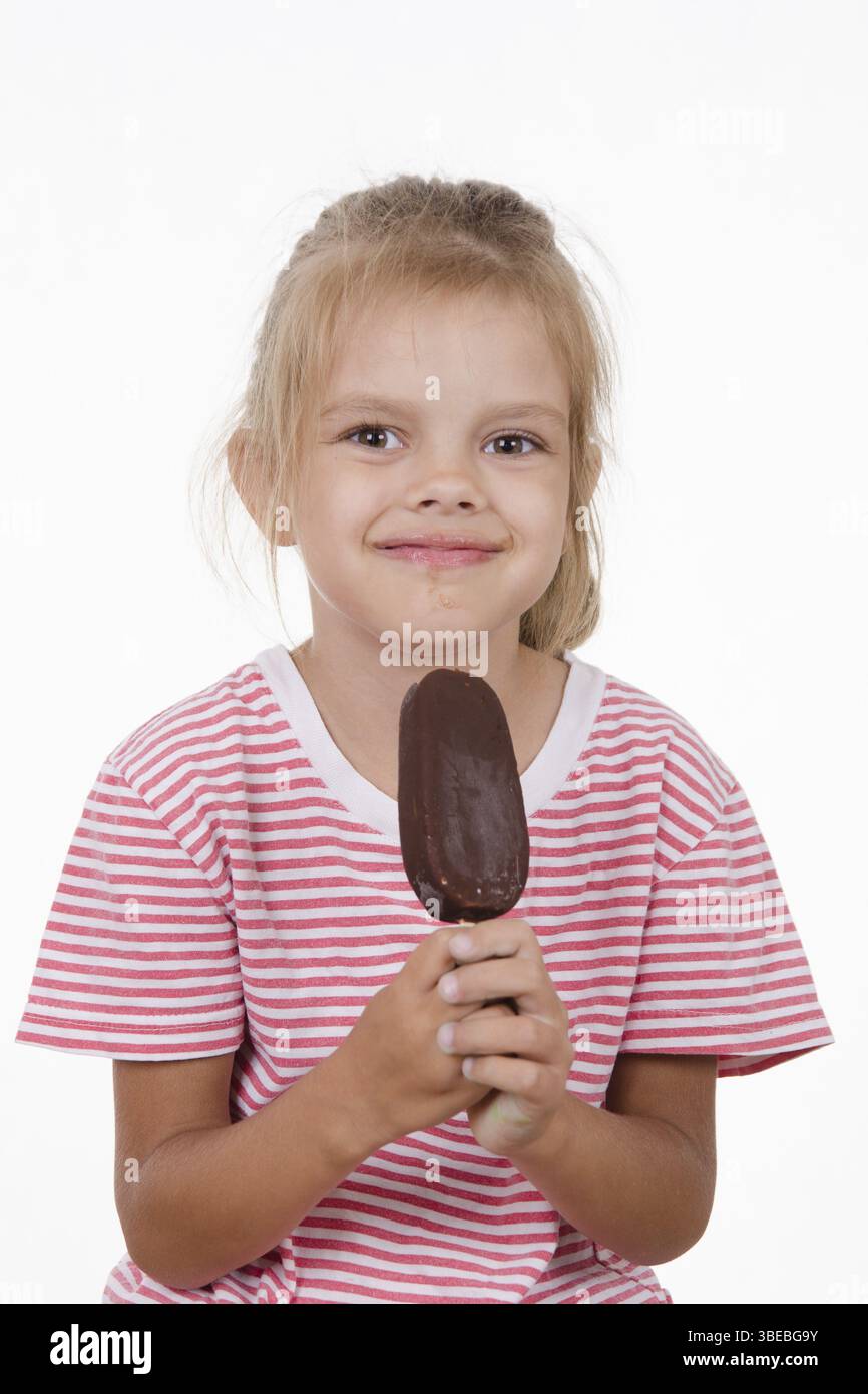Five year old girl having fun eating ice cream popsicle Stock Photo - Alamy