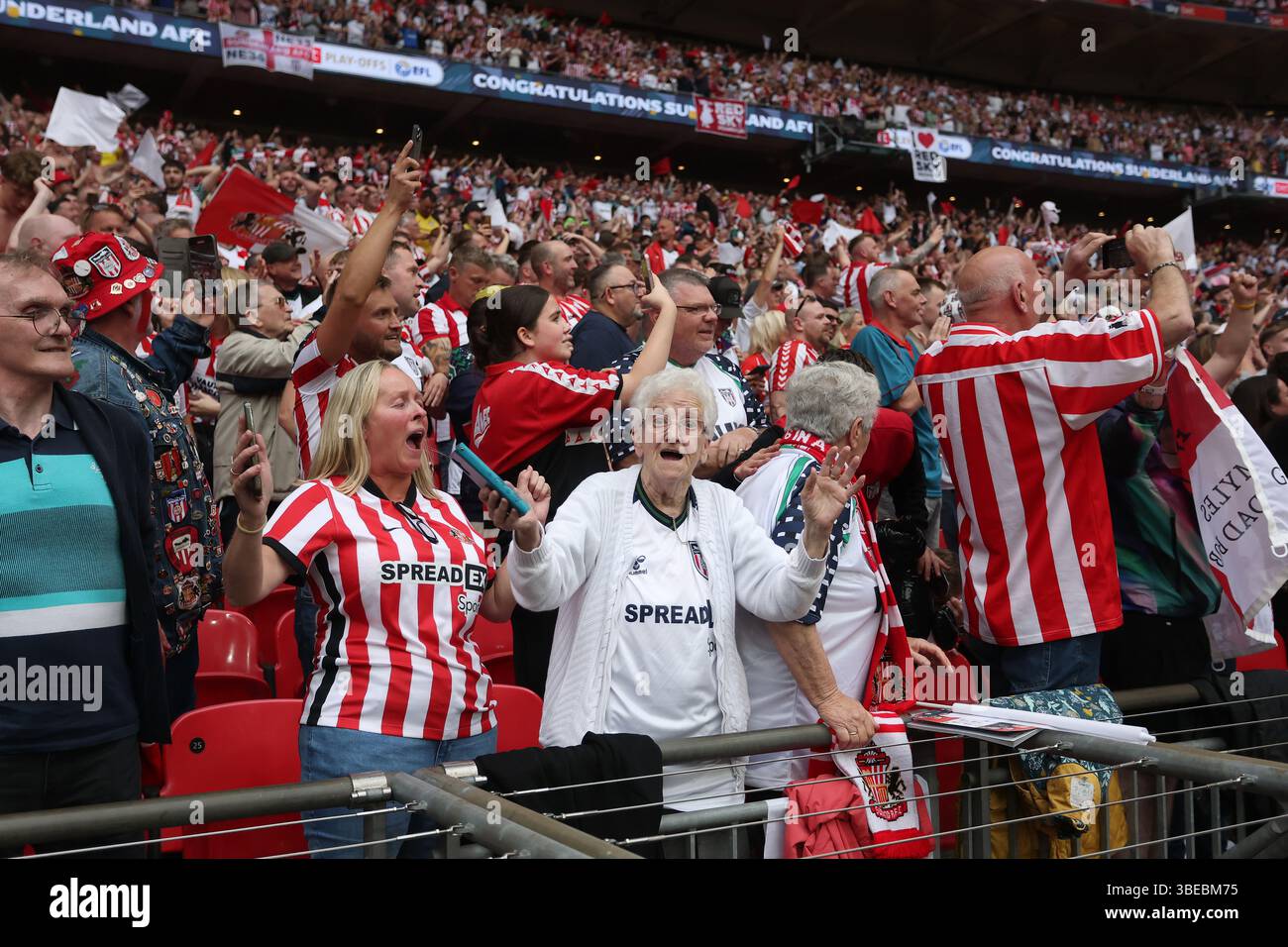 Sunderland fans celebrate after being promoted to the Premier League ...