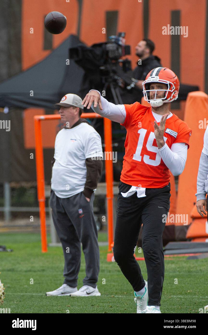 Cleveland Browns quarterback Joe Flacco (15) throws during an NFL ...