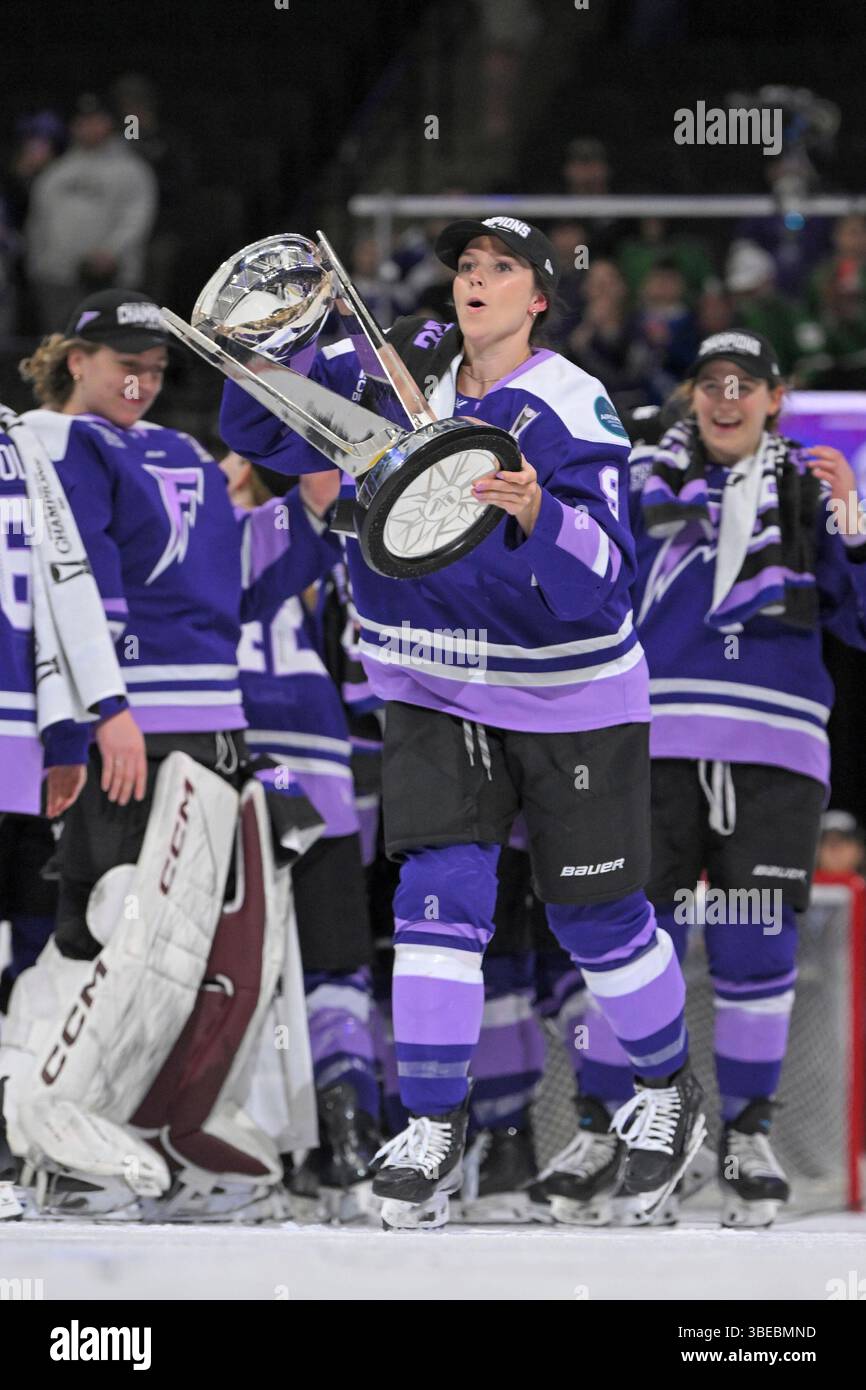 ST. PAUL, MN - MAY 26: Minnesota Frost defender Mae Batherson (9 ...