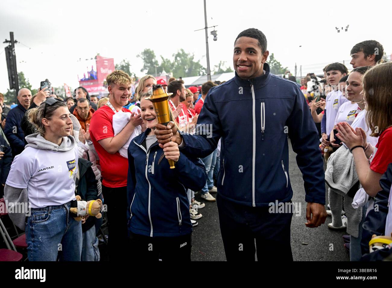 Kortrijk, Belgium. 28th May, 2025. Belgian boxer Victor Schelstraete ...