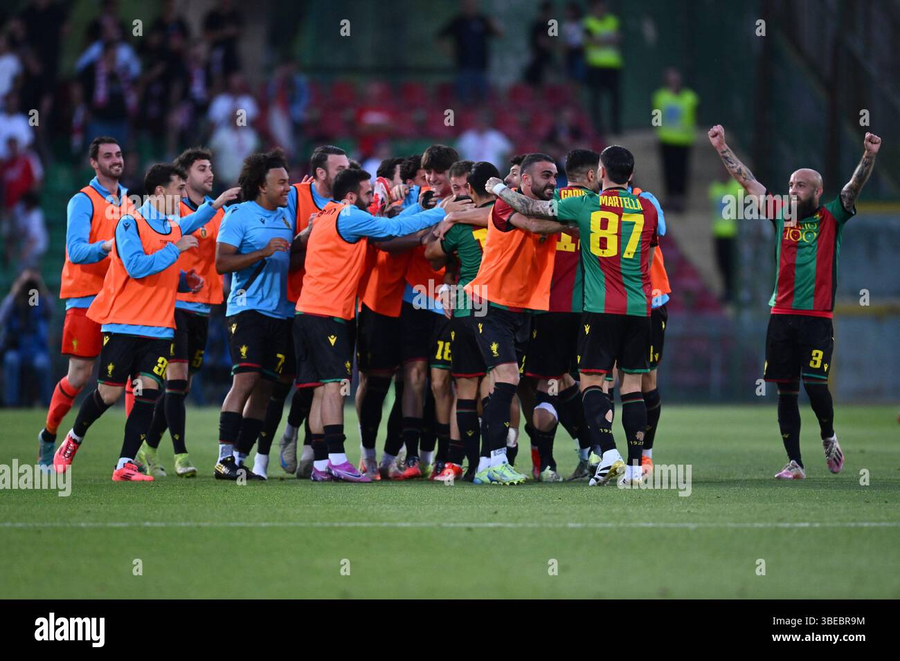 Alessio Curcio of Ternana Calcio celebrates after scoring the goal of 1 ...
