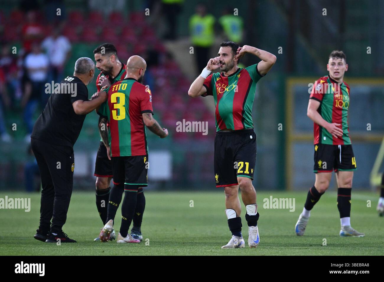 Alessio Curcio of Ternana Calcio celebrates after scoring the goal of 1 ...