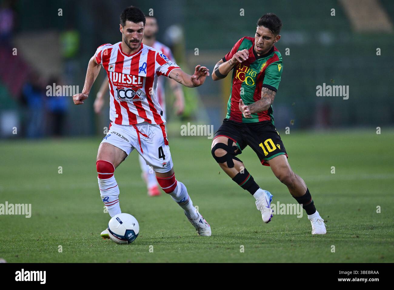 Marco Carraro of L.R. Vicenza and Emanuele Cicerelli of Ternana Calcio ...