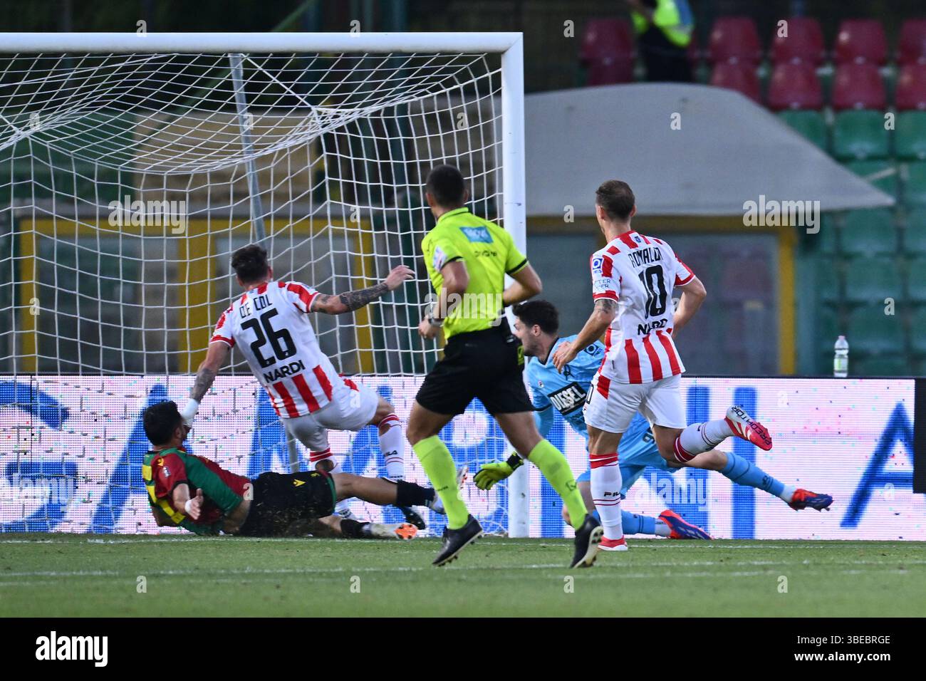 Alessio Curcio of Ternana Calcioscores the goal for 1-0 during the ...