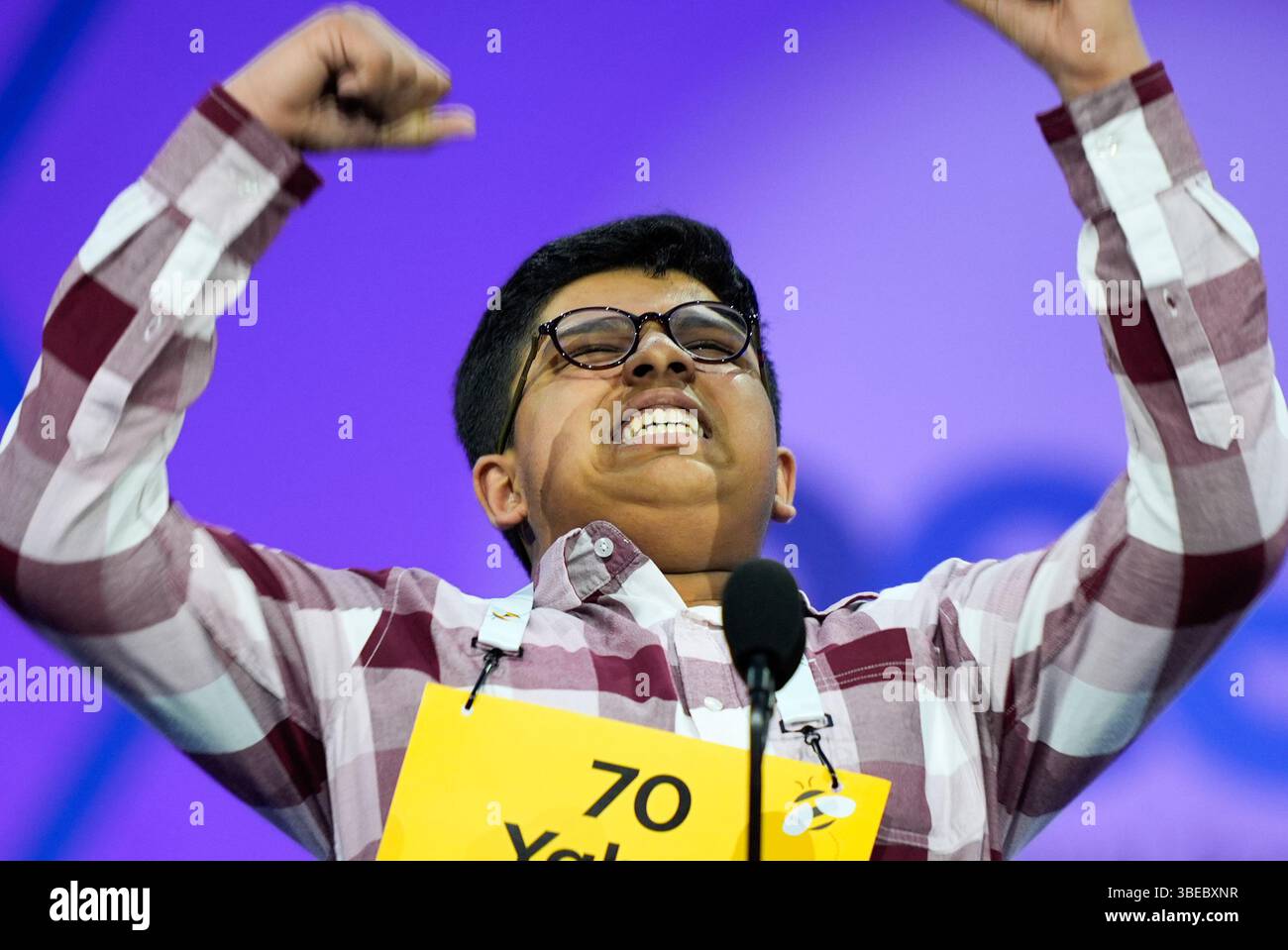Yahya Ali Mohammed, 13, of Geneva, Ill., reacts after spelling a word ...