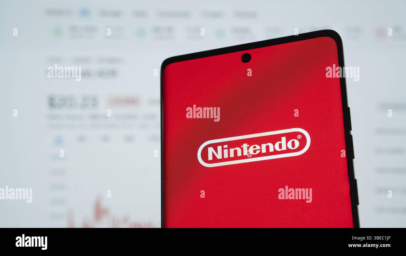 Smartphone presenting Nintendo logo on a bright red screen with ...