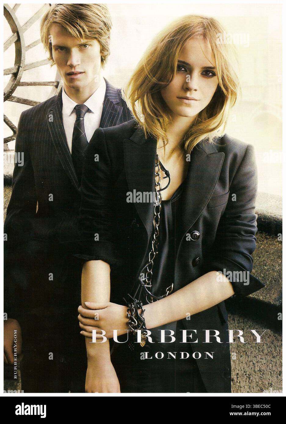 2009 Fall Burberry London ad featuring Emma Watson and Tom Guinness ...