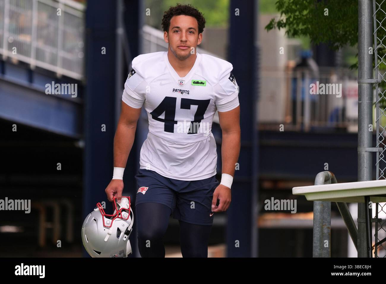 New England Patriots long snapper Julian Ashby (47) heads to the field ...
