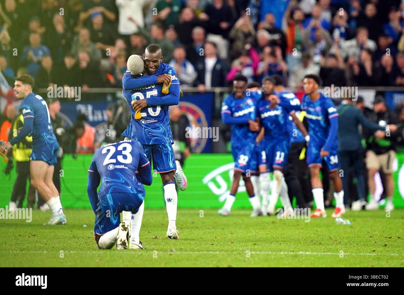 Chelsea's Moises Caicedo and Chelsea's Nicolas Jackson celebrate ...